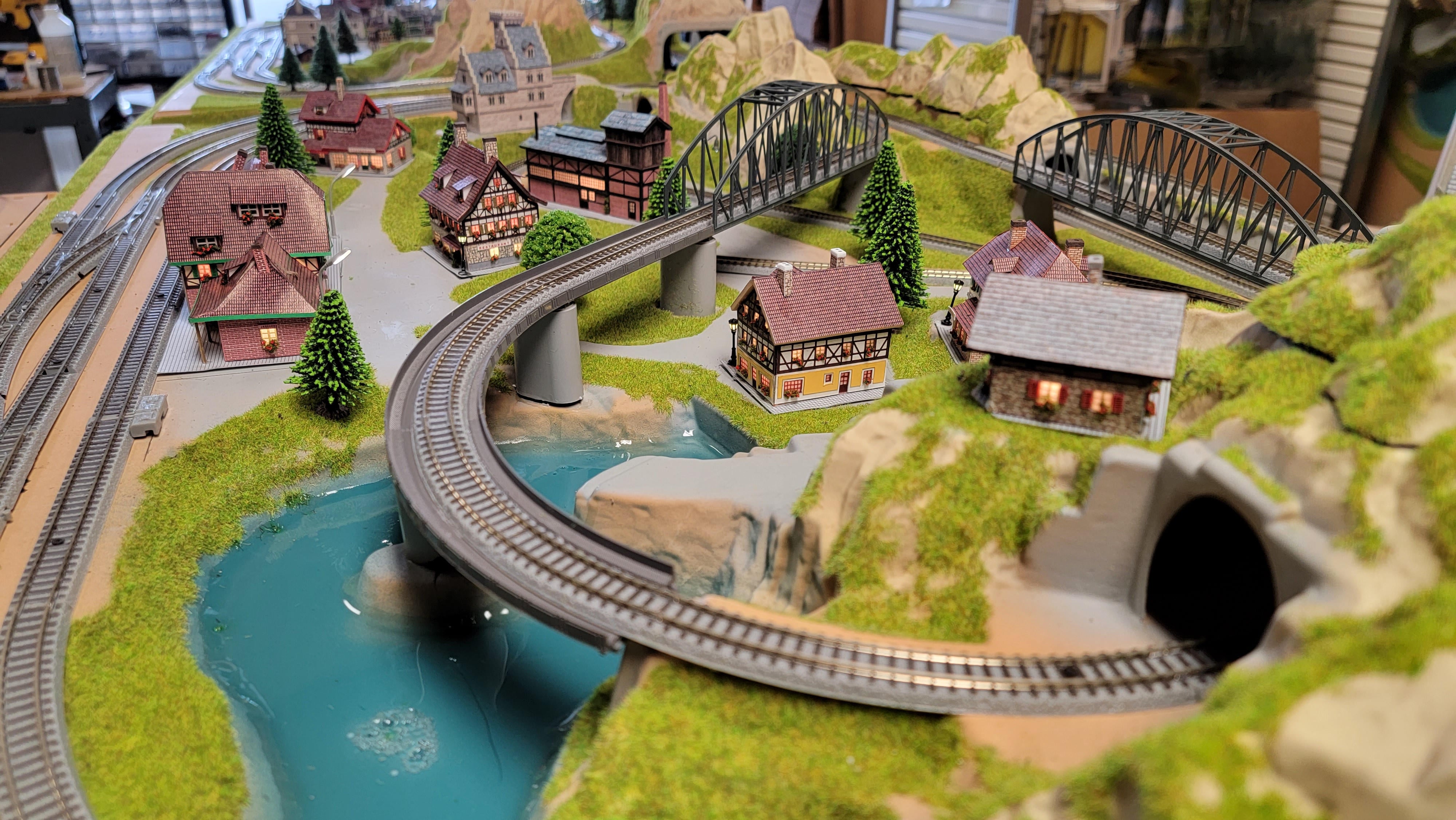 Noch Z Cortina 102021 Finished Cortina Z Layout w/Rokuhan Track/Contro ...